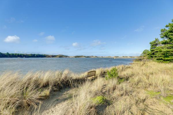 Private Beach, Deck And Grill! Siuslaw River Getaway - Florence