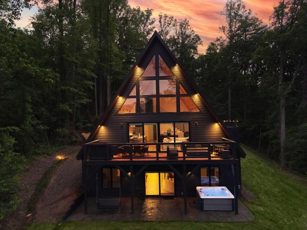 Modern A-frame Cabin With Panoramic Views Hot Tub Family Friendly - Asheville, NC