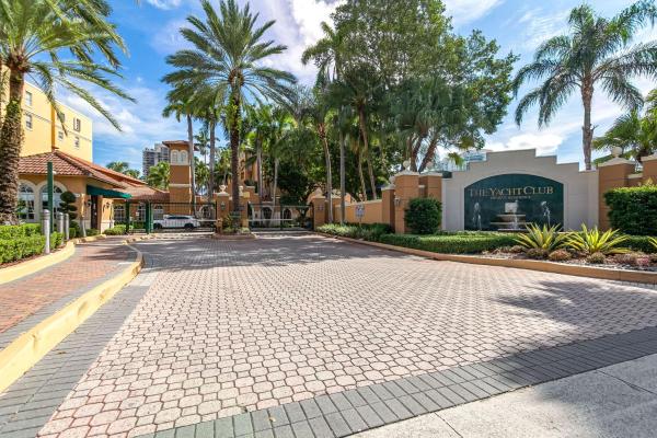 Resort Condo By Aventura Mall! Gated Community - Aventura, FL
