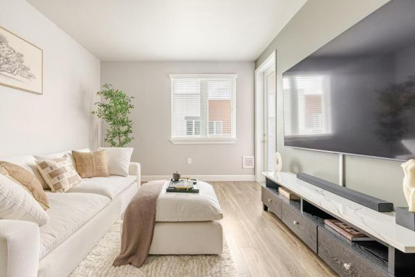 Mid-rise Modern Lux Loft In The City - Sacramento, CA