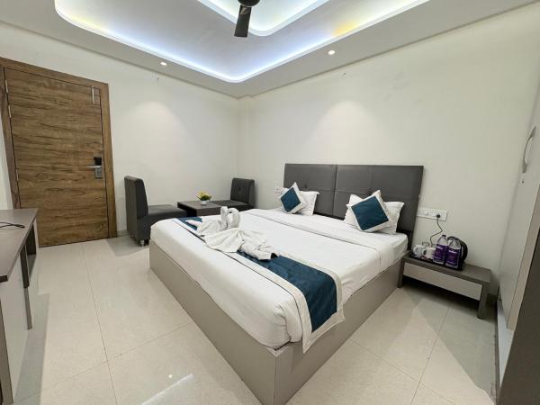 Hotel Synergy Stays - Indore