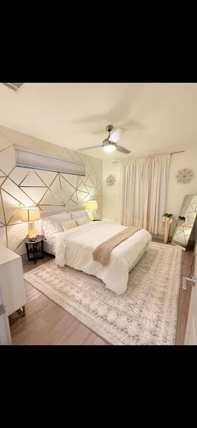 Cozy Luxury Modern Apartment Movie Couches - Carrollton, TX