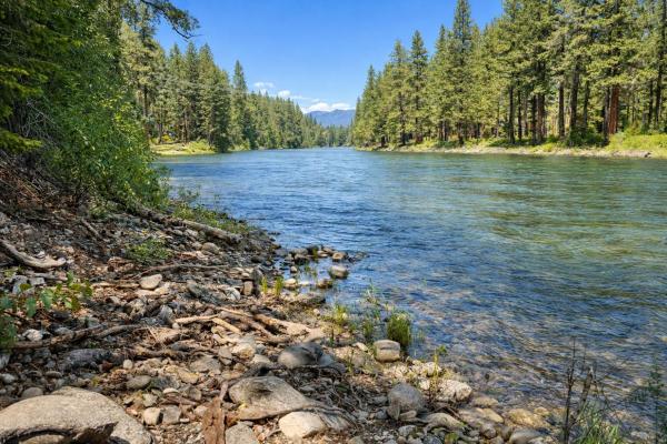 River Song Cabin Home - Lake Chelan, WA