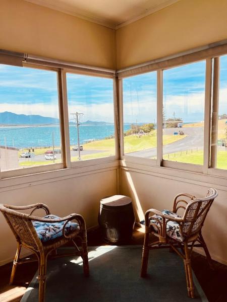 Bermagui Bay Beach House 2, Wonderful Beachside Location, Pet Friendly - Bermagui
