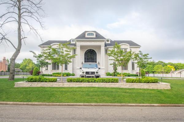 Luxury 4br Magical Oasis Villa Mansion With Indoor Basketball Court And Pool - Northport, NY