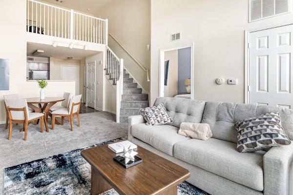 Landing Stunning 2bd Gym - Bethany, CT
