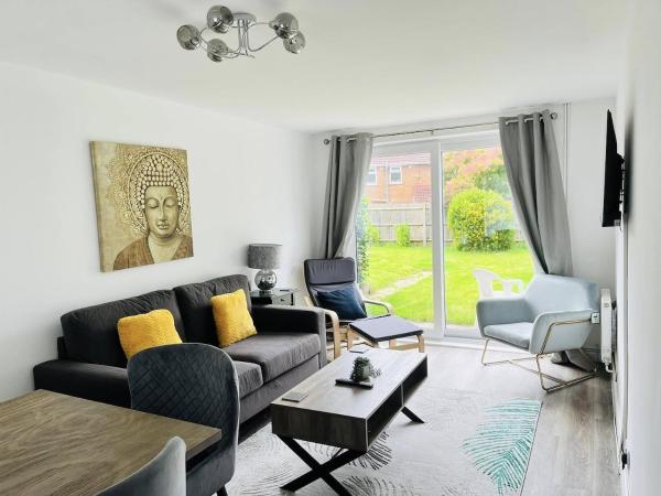 3 Bedroom House Sleeps 5, Near Ascot, Windor, Bracknell - Bracknell