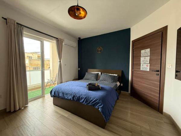 Airport Accommodation Bedroom With Bathroom, Balcony, Aircondition, Self Checkin, 24 Hours Check-in After 3pm - Malte