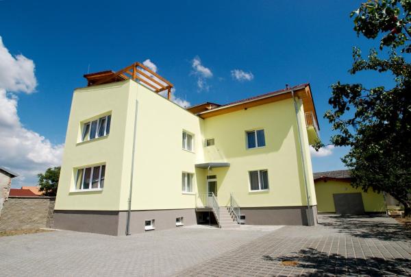 Villa Marcus - Rodinný Relax 200 M Od Penzionu Kometa, U Jezera S Grilem A Sdílenou Kuchyní - Mikulov