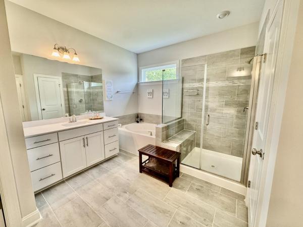 Lux Suite, Central Rtp, Pool, Gym & More - Durham, NC