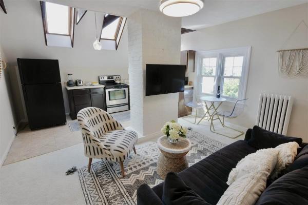 New Cabin In The Clouds Easy Downtown Access With Parking - 1 Bedroom - Silver Spring, MD