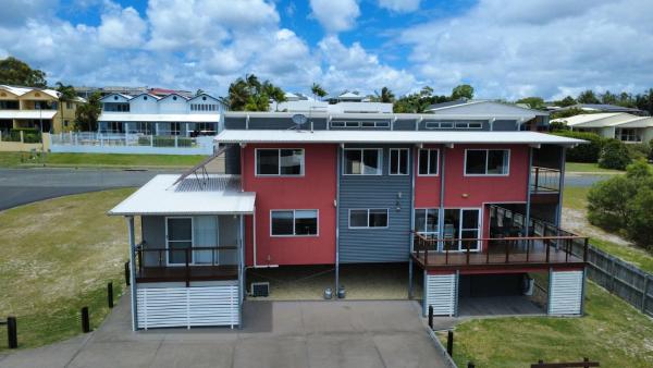 Big Red Beach House - Rainbow Beach - Wifi - Rainbow Beach