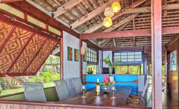 Tahiti Tamanu House - Séjour Bord De Mer, Plage Privée, Tv, Wifi, Hôte Polynésienne - Tahiti
