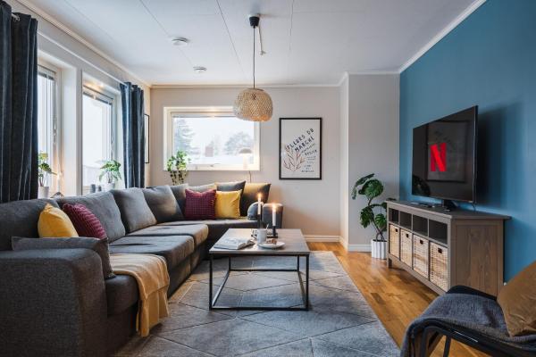 Guestly Homes - Spacious Top Floor 2br Residence - Luleå