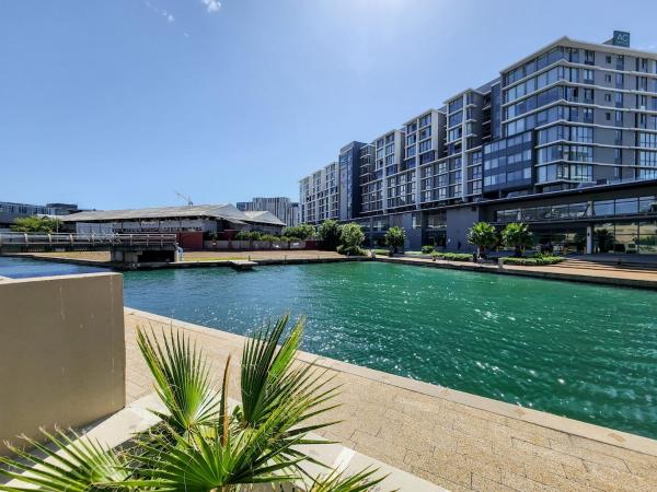 Stunning Location, Walk To V&a Waterfront, Cticc - Camps Bay