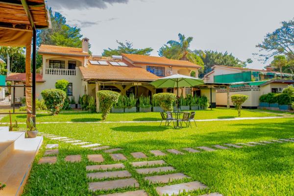 Cozy Stead Hotel - Garden House, Gigiri - Nairobi