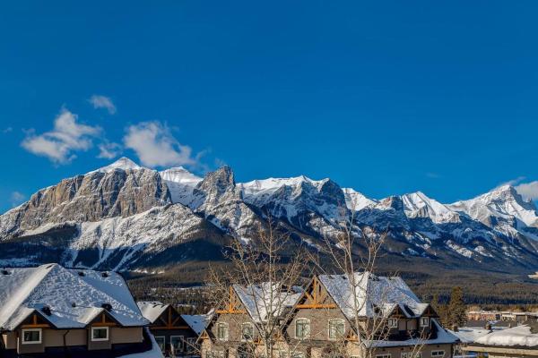 Stylish Mountain View Condo With Gym - Canmore