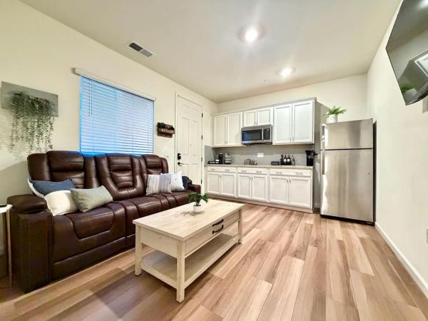 Attached Guest House - Woodland, CA