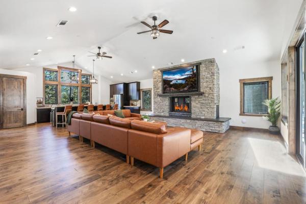 Paradise On Pioneer - New 6 Bedroom W Pool Table - South Lake Tahoe, CA