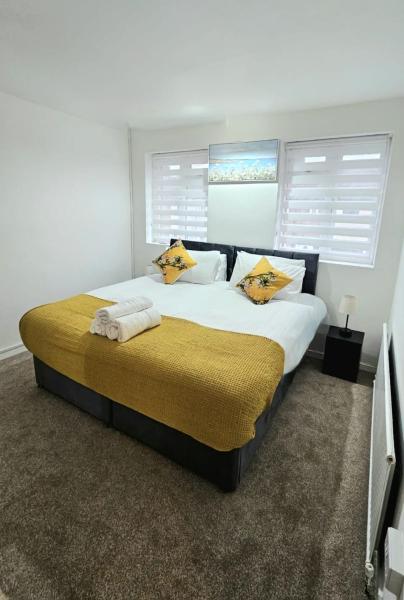 5 Mins Walk To Excel - 3 Bed - Free Parking - Sleeps 7 - Near O2 Arena & Cable Cars - London, UK