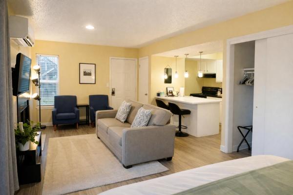 King Bed * Extensive Cleaning Protocol *Downtown - Salt Lake City, UT