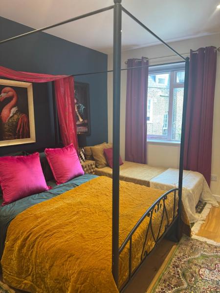 Jett Joy Pet Friendly - London