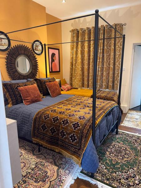 Todo Loco Pet Friendly - Mill Hill