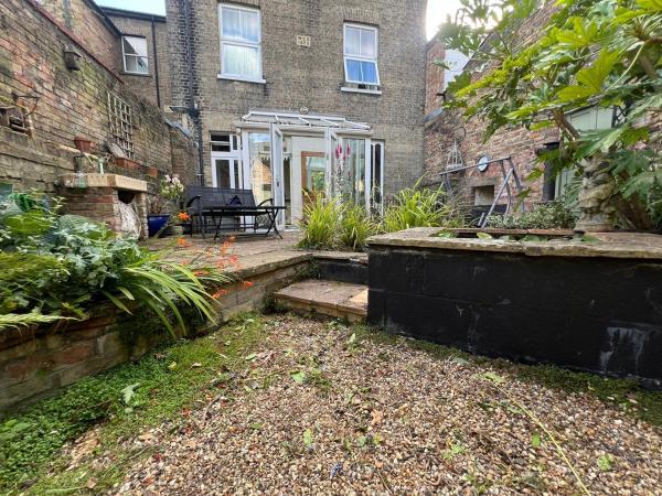Central 3 Br Home With Private Courtyard - Ely