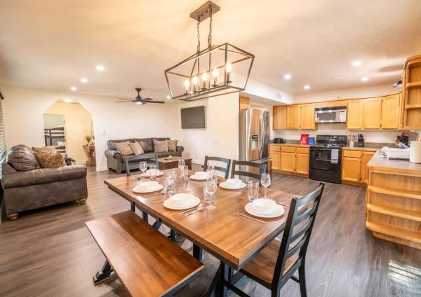 Fall 2025 Remodeled Family Retreat 15ppl - Lake Powell