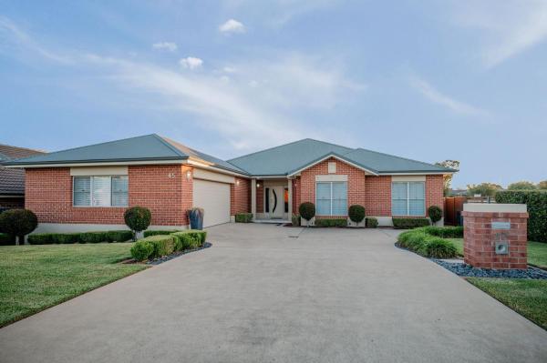 Golf Course Retreat, 3br Family Home With Stunning Views - Tamworth