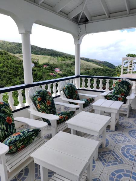 Luxurious Hillside Villa Near Roseau - Dominica