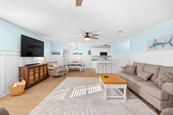 Coastal Comfort With Golf Pool Pickle Ball Tennis Courts - Murrells Inlet, SC