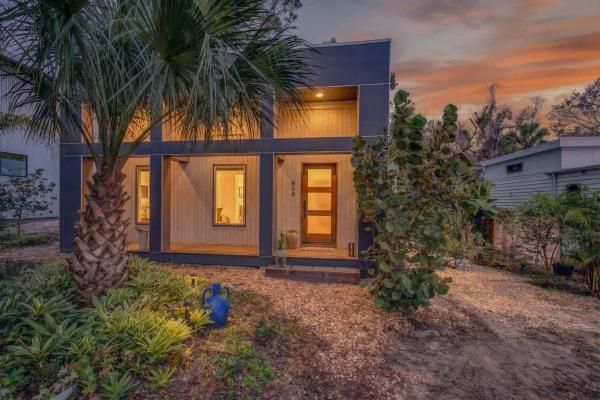 Black Box House L Relaxation Retreat L Mins To Dntn - St. Augustine, FL