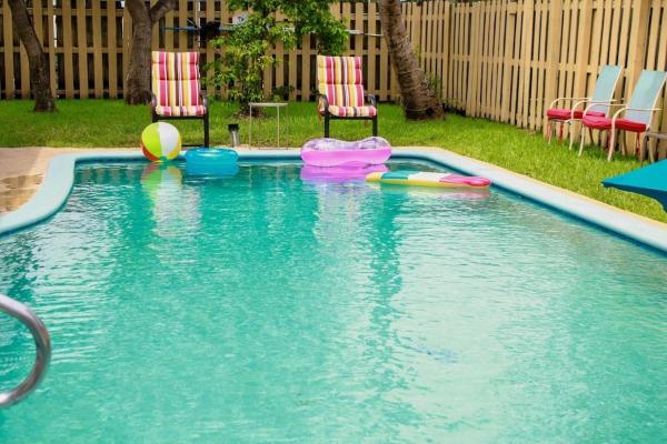 4-bedroom Pool House In Peaceful Sunrise With Ac, Wifi, King Bed - Broward County, FL