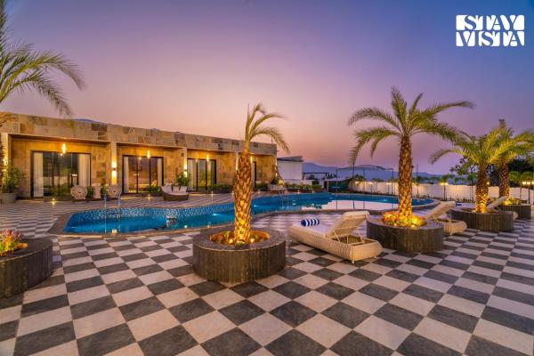 Stayvista's Saya Infinity - 8bhk Villa With Infinity Pool & Projector - Matheran