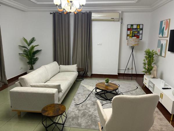 Luxury Apartment In Ominisport, Yaoundé - Fast Wi-fi - Secure - Long & Short Stays - Jaunde