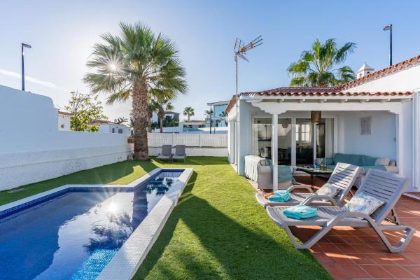 Bright Villa With A Private Swimming Pool, Air Conditioning, Garden And Parking - Arona