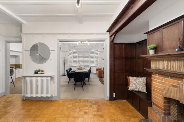 5 Bedroom House 13 Beds Across From Tube Station - London