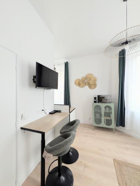 Refuge Lumineux Au Pied De La Cathédrale - Gare d'Amiens