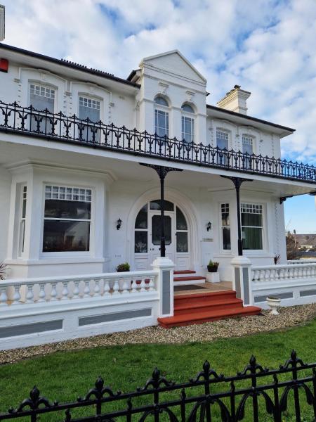 Hazeldene Guest House - Aberaeron