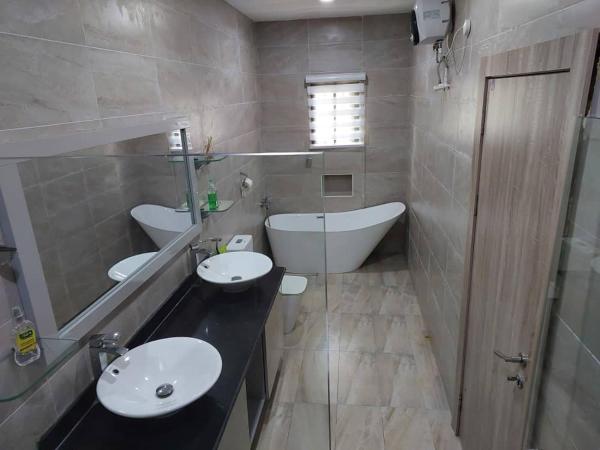 3 Bedroom Home-gated Property-security Man 247-parking For 4 Vehicles-sleeps 7 - Nigeria