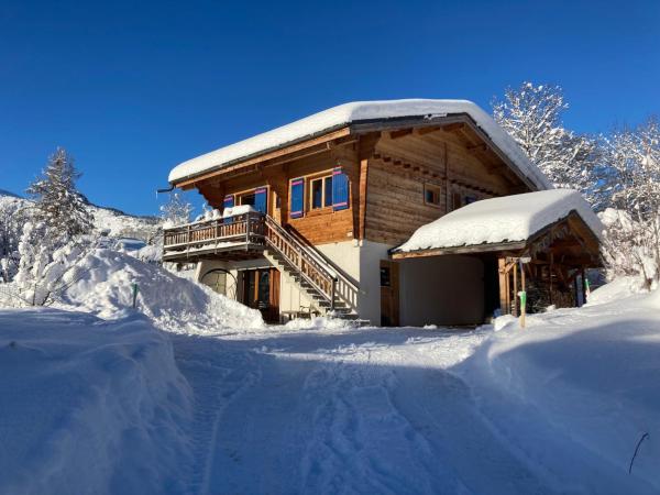 Chalet Lapiaz - 2 Chambres Plein Centre - Jardin, Wifi & Parking! - Les Carroz d'Arâches