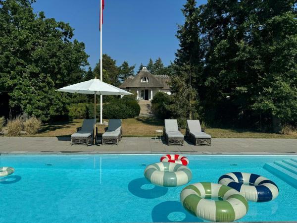 Historic Beach Villa With Pool At Marielyst - デンマーク