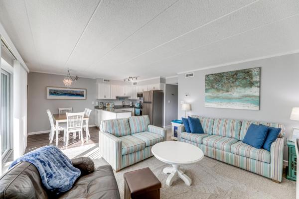 Walk To Beach! Modern Ocean City Condo W/ Balcony - Ocean City, MD