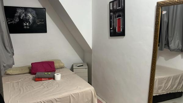 Suite 4, Casa Amarela, Primeiro Andar - Nova Iguaçu