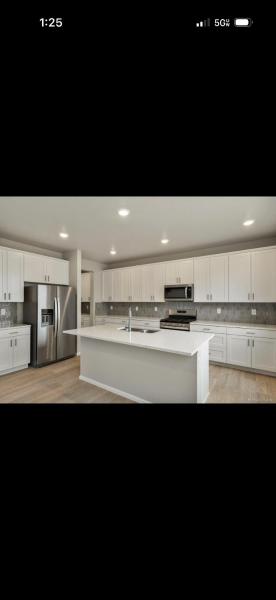 Bsnsn - Denver Airport (DEN)