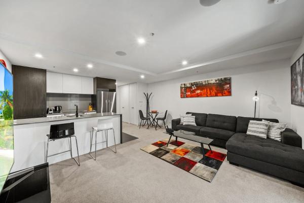Stylish Central Braddon 1 Bed, Pool, Gym, Parking - University of Canberra