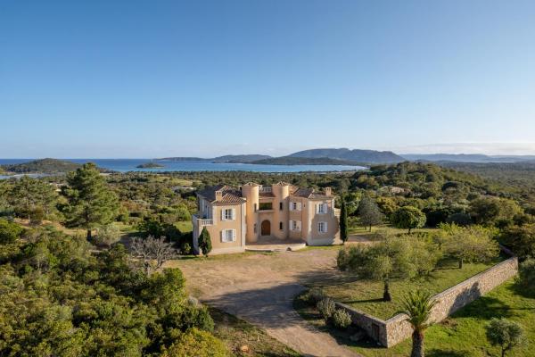Château Di Cardiccia A Luxury 7-bedroom Villa With Air Conditioning - Porto-Vecchio