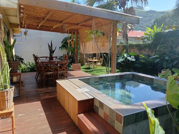 La Petite Case Jaune , Jaccuzi Pierre à 3 Min à Pied Du Bassin Manapany, Vue Mer - Réunion