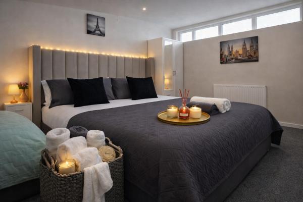 Iron House - For Families & Contractors - Free Parking - Near Excel , Canary Wharf, O2, City Airport & Greenwich - London